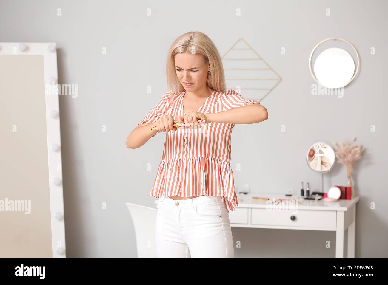 Stressed makeup artist in beauty salon Stock Photo - Alamy