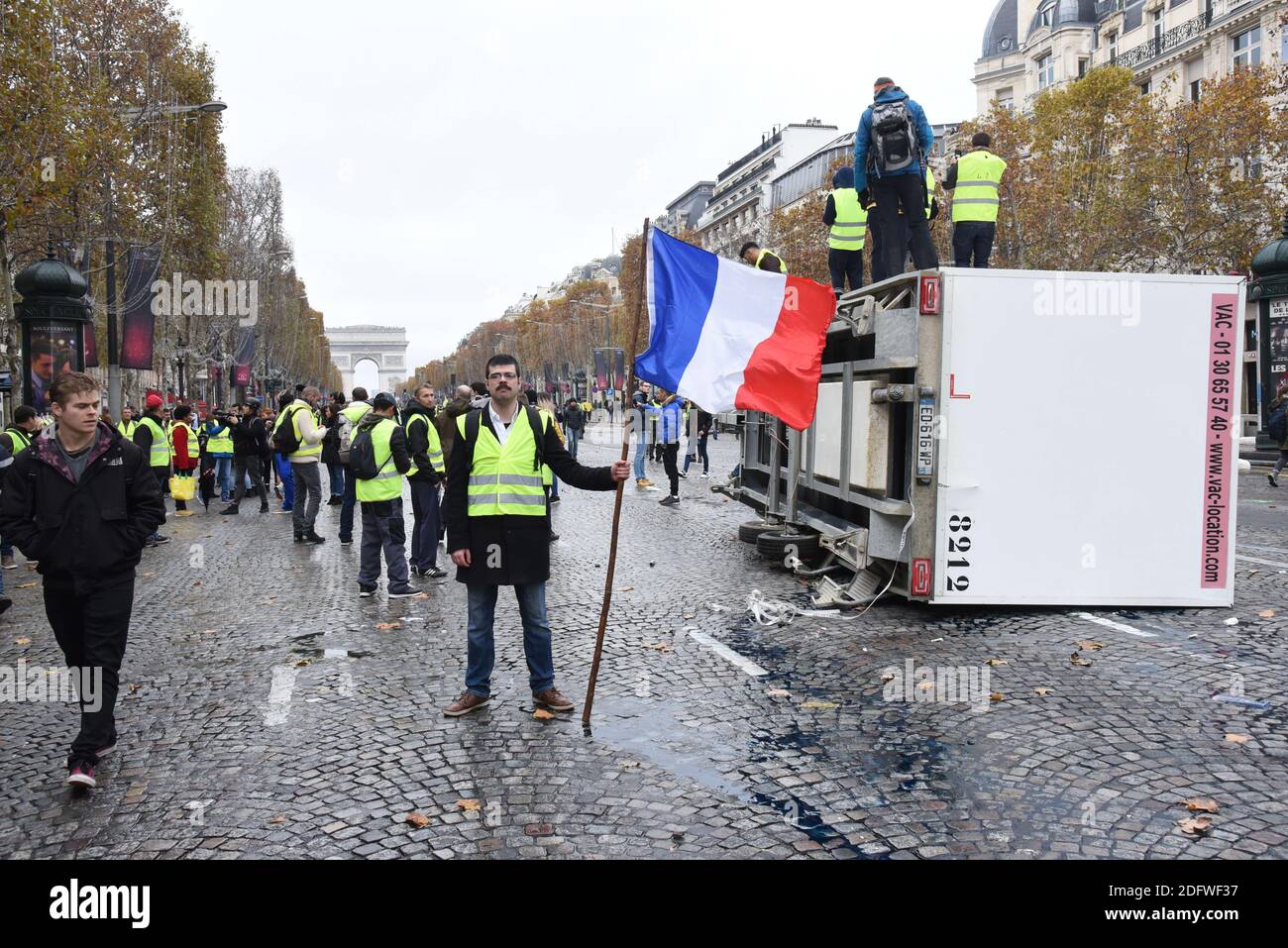 Yellow vests protest marred by violent claches with police on Champs ...