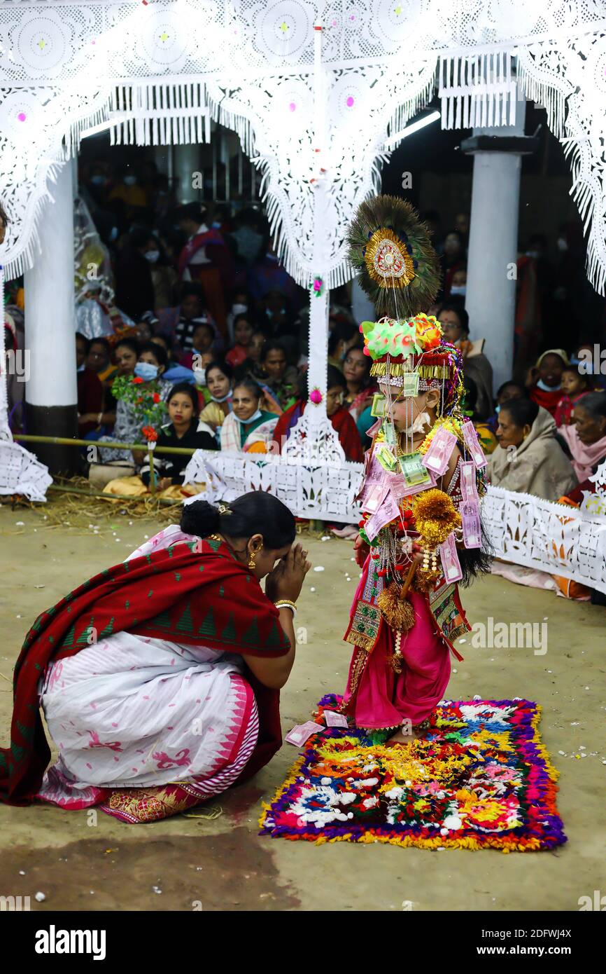 Manipuri folk dance hi-res stock photography and images - Alamy