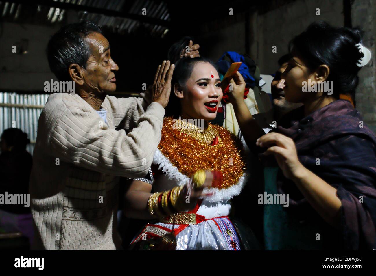 Manipuri folk dance hi-res stock photography and images - Alamy