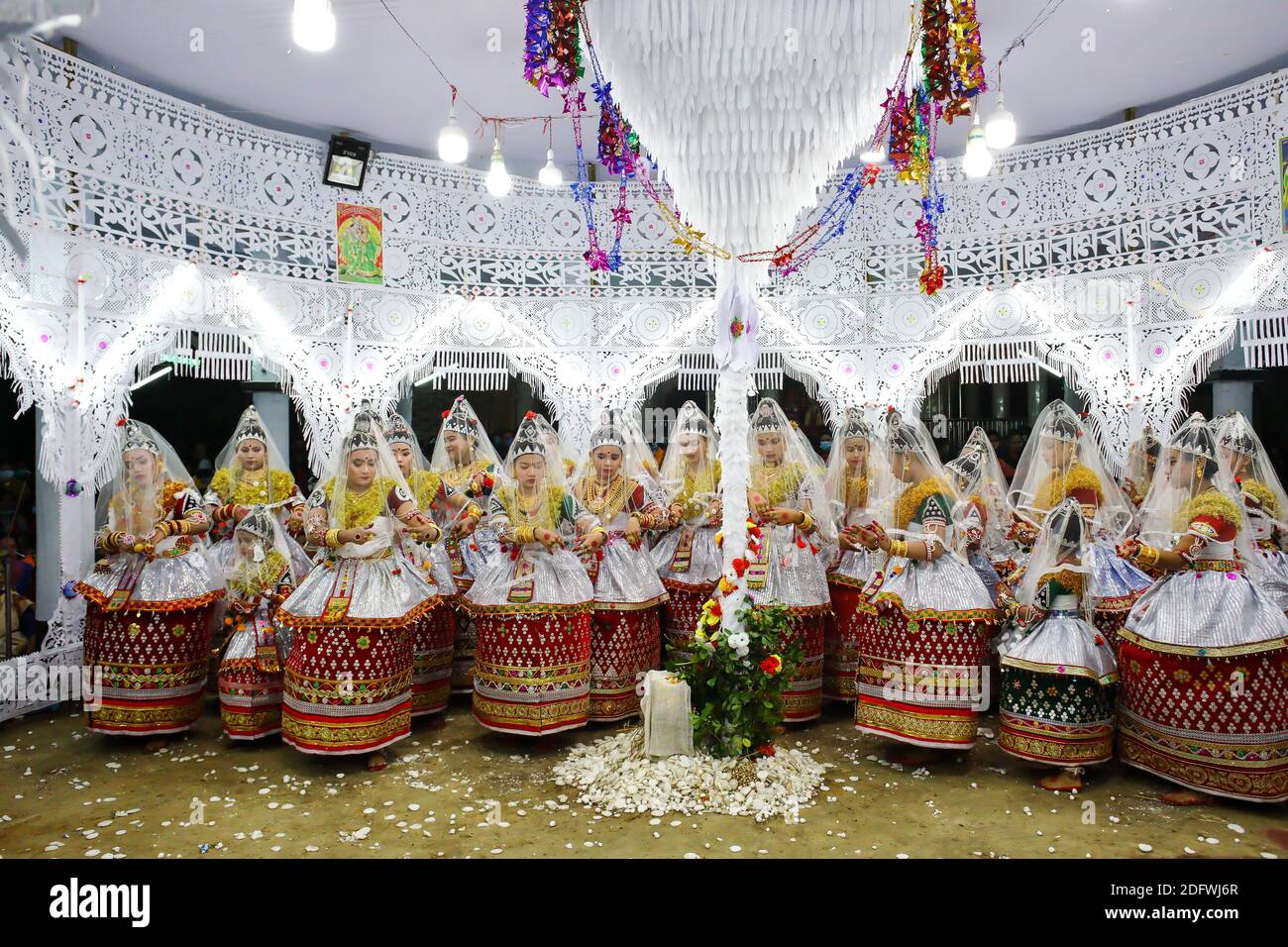 Manipuri folk dance hi-res stock photography and images - Alamy