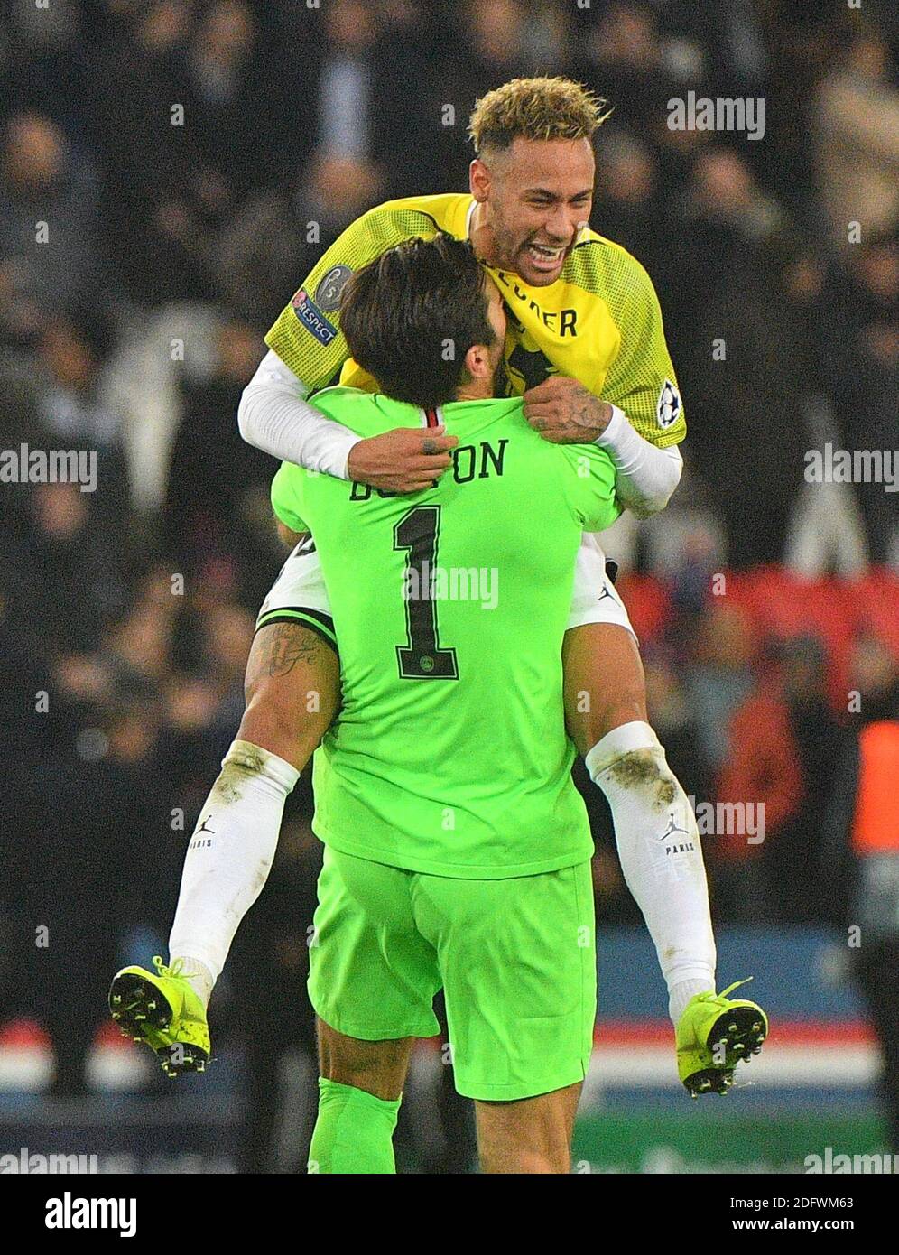 Gianluigi buffon psg celebrates hi-res stock photography and images - Alamy