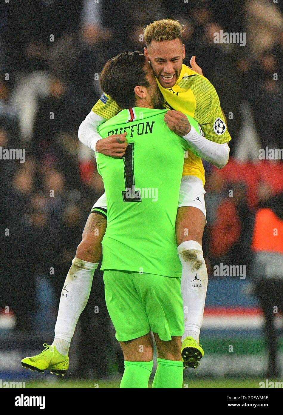 Paris Saint-Germain's Neymar celebrates with Gianluigi Buffon during ...