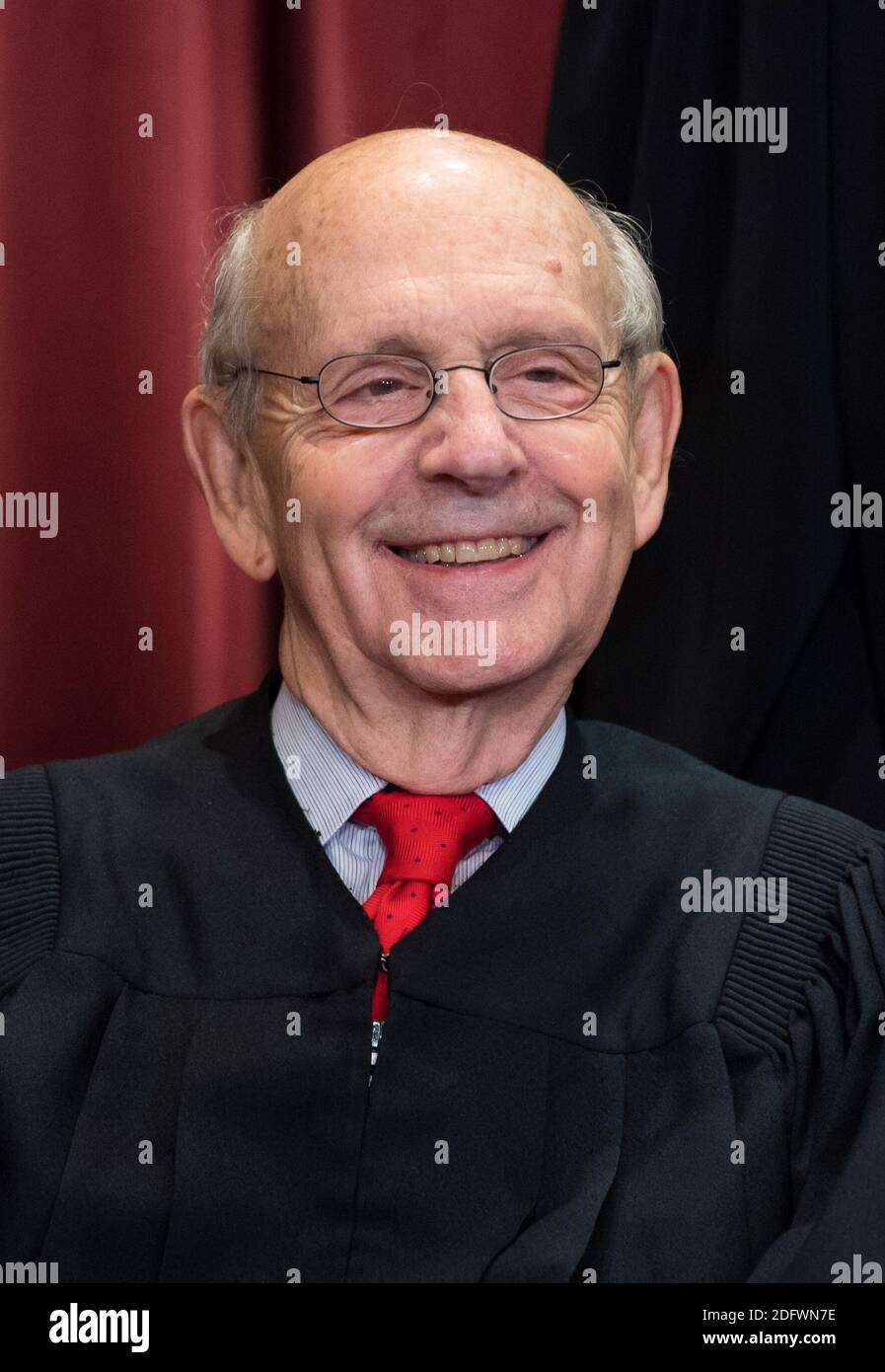 Associate justice stephen breyer poses hi-res stock photography and ...
