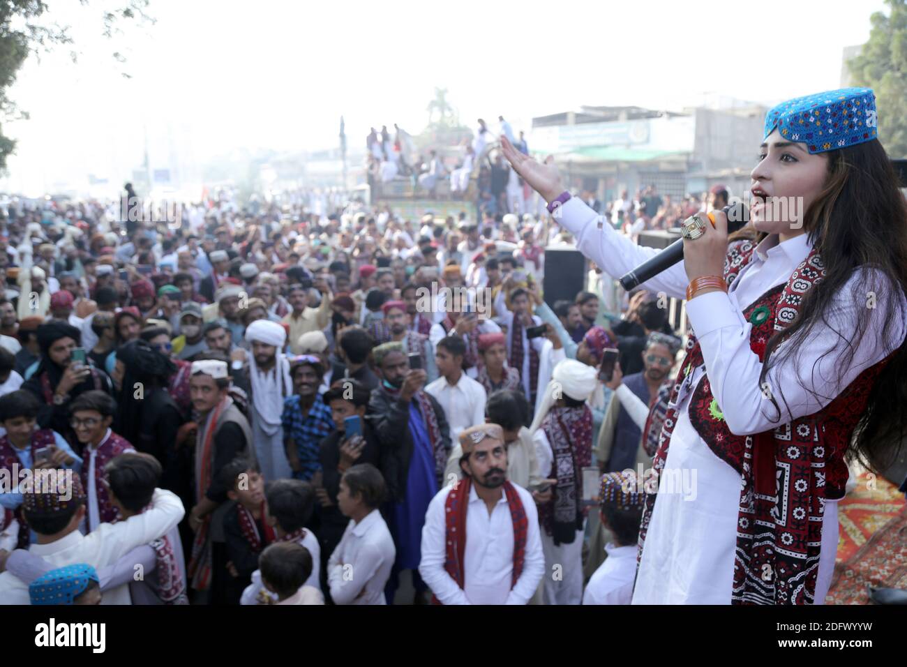 Sindhi dance hi-res stock photography and images - Alamy