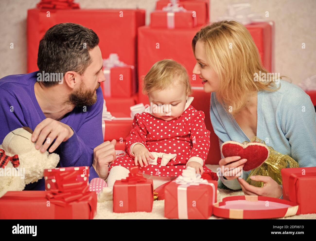 Romantic couple in love and baby girl. Valentines day concept. Together ...