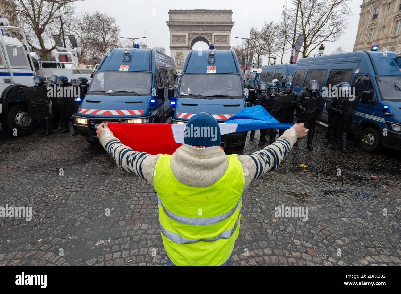 Yellow Vests movement ("Yellow Vests") once again demonstrated for Act ...