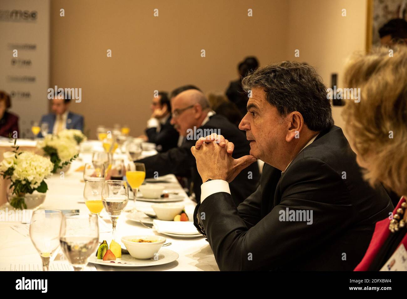 Doha parliament hi-res stock photography and images - Alamy