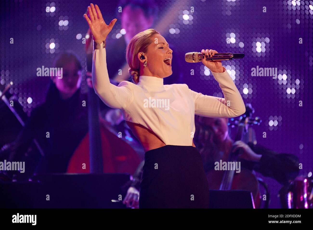 Duesseldorf, Germany. 06th Dec, 2020. The singer Helene Fischer acts in ...