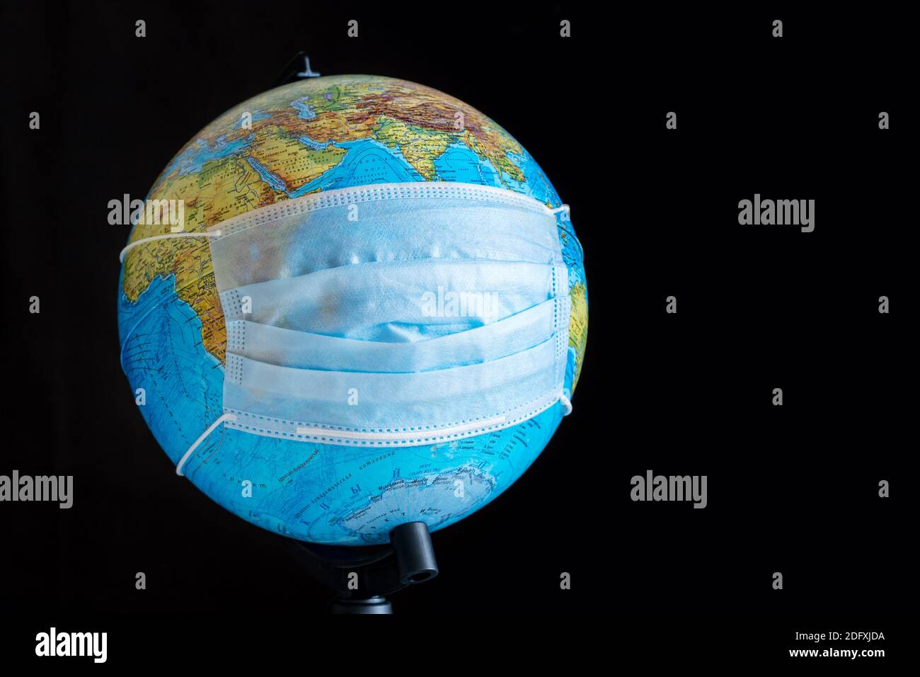 Medical mask world map hi-res stock photography and images - Alamy