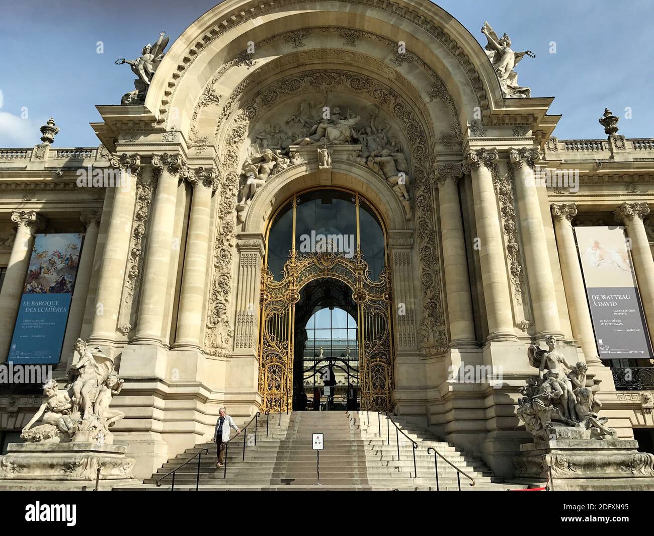 The exterior and golden gate of Petit Palais Paris Stock Photo - Alamy