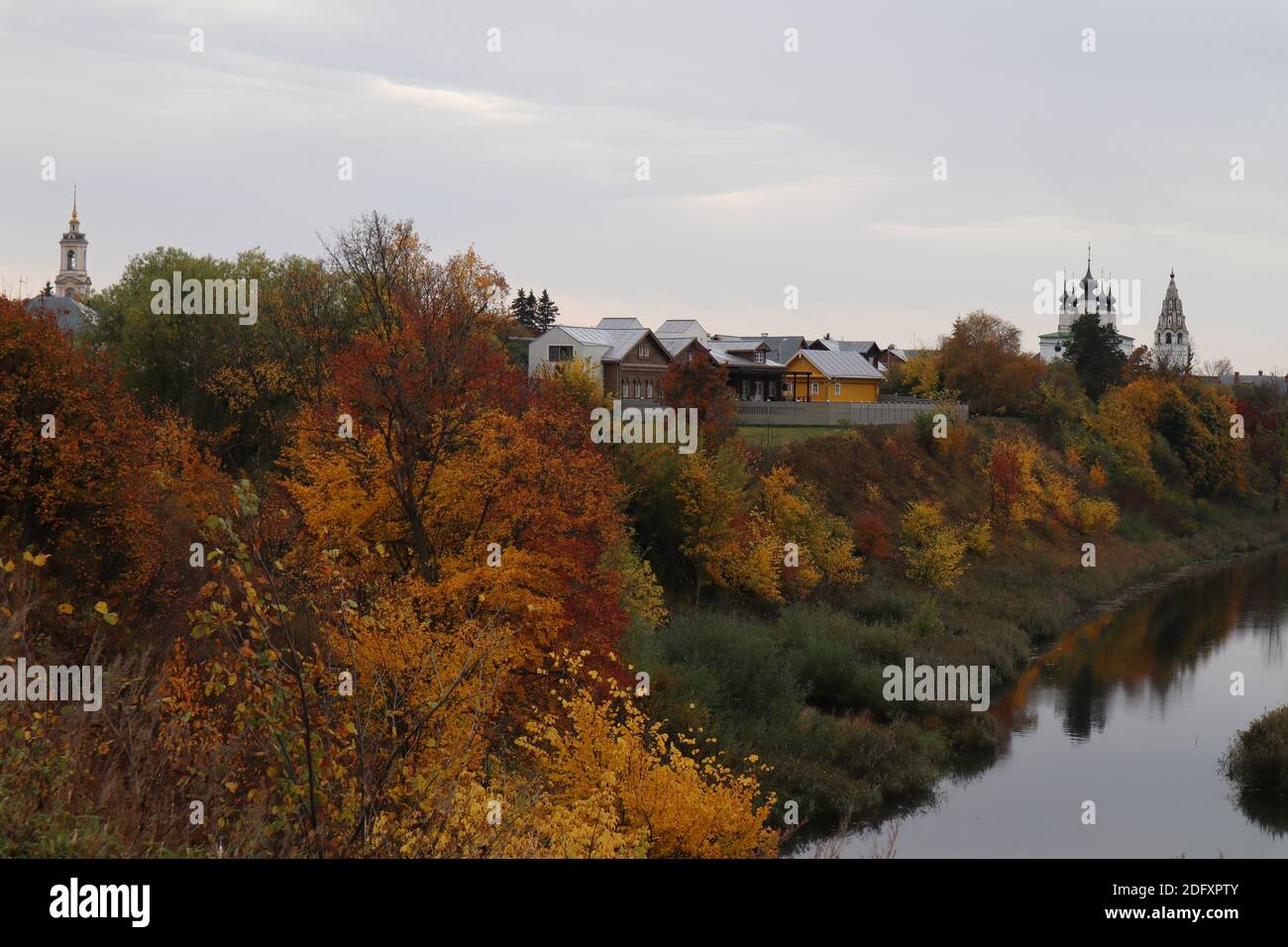 Beautiful autumn landscape - yellow and red leaves, trees and temples ...