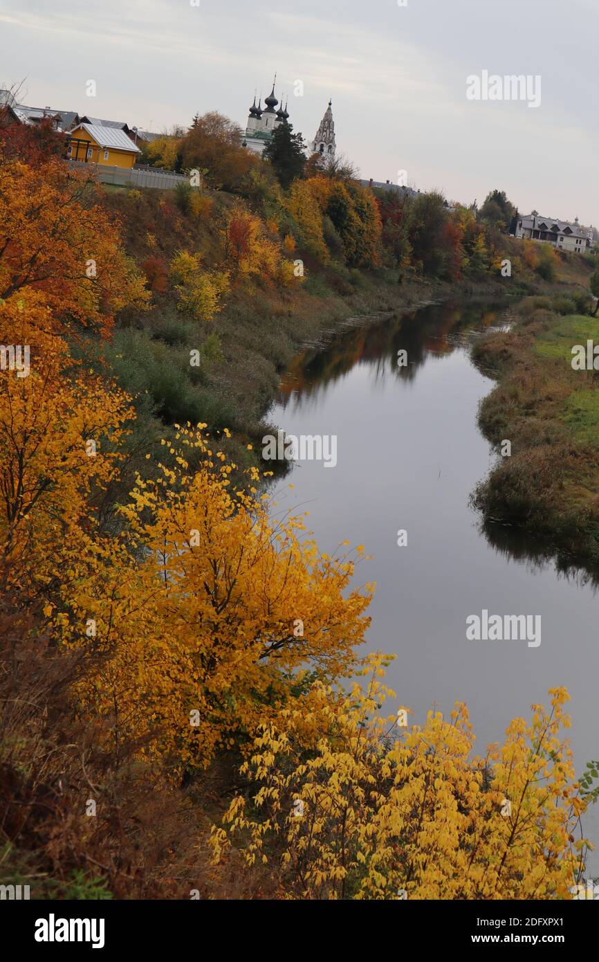 Beautiful autumn landscape - yellow and red leaves, trees and temples ...