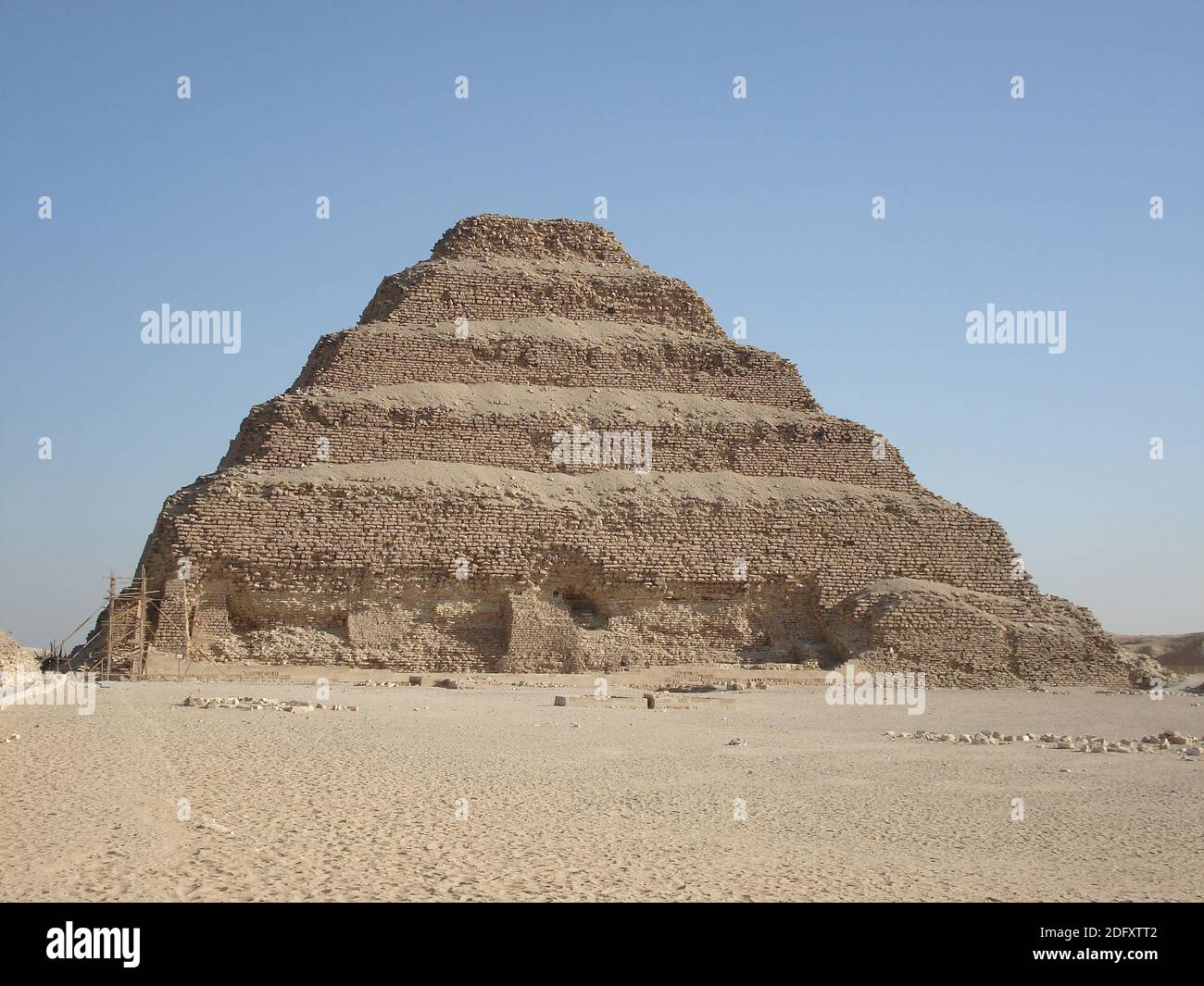 Ancient egyptian pyramid located royal hi-res stock photography and ...