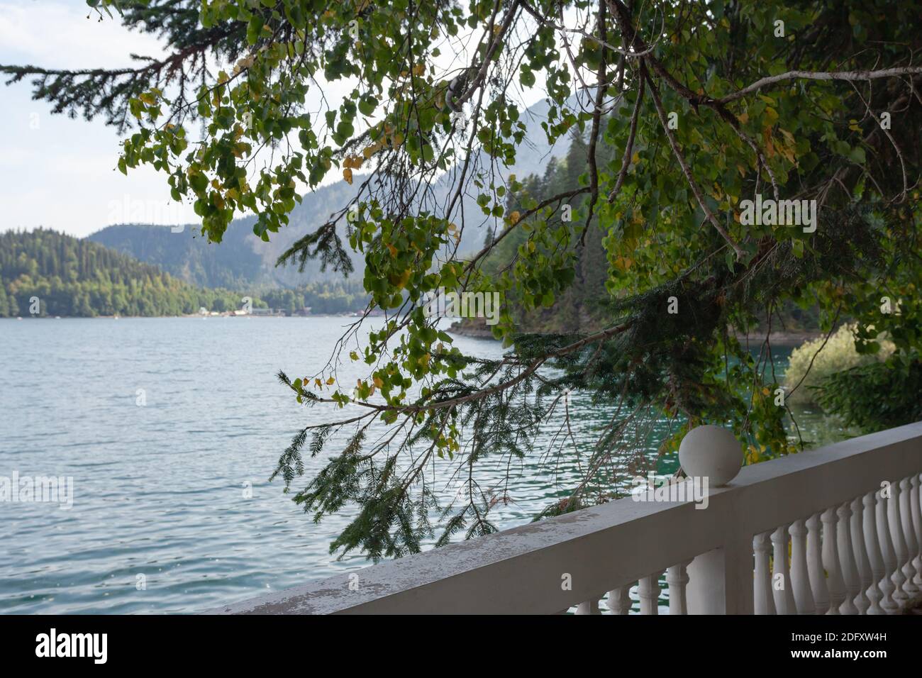 View slope mountain lake hi-res stock photography and images - Alamy