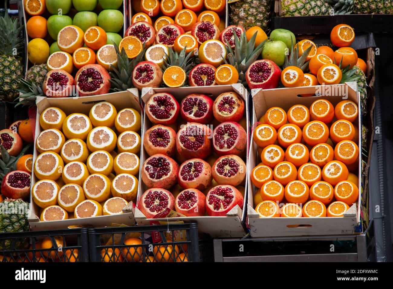 Sale of various fruits at the local market Stock Photo - Alamy