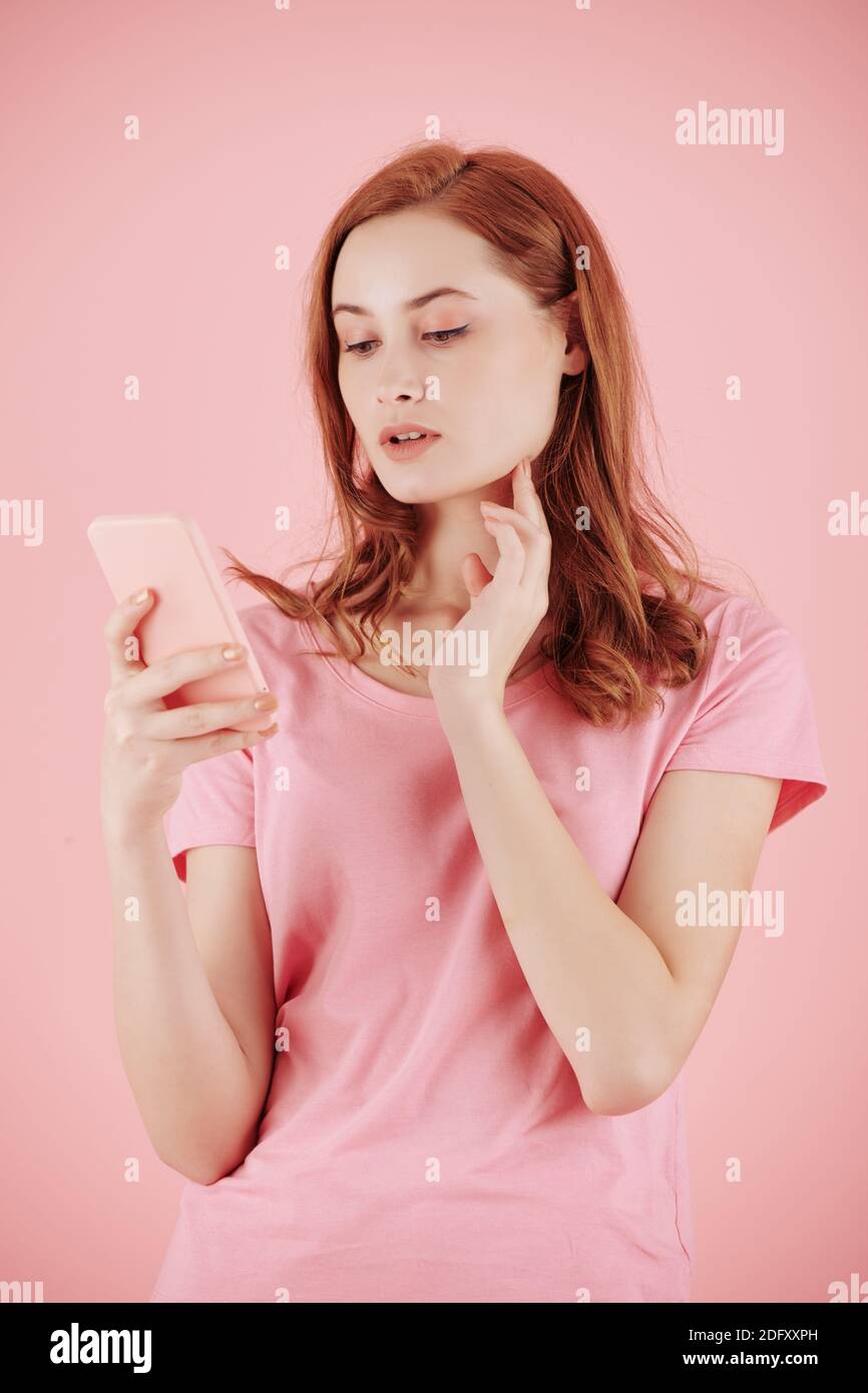 Woman reading text messages Stock Photo - Alamy