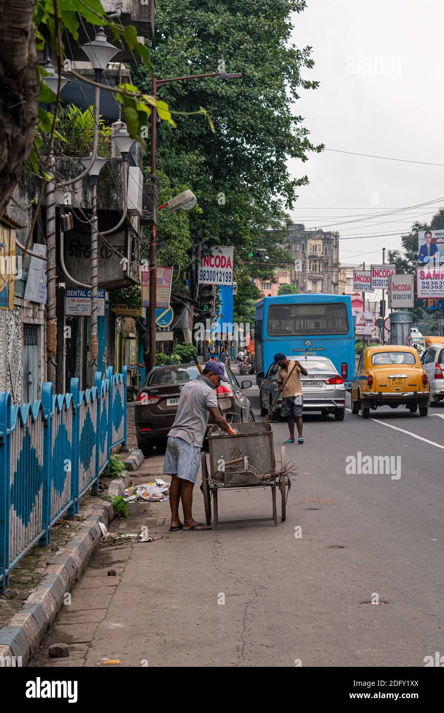 A sweeper sweeps the street of Kolkata, India on October 2020 Stock ...