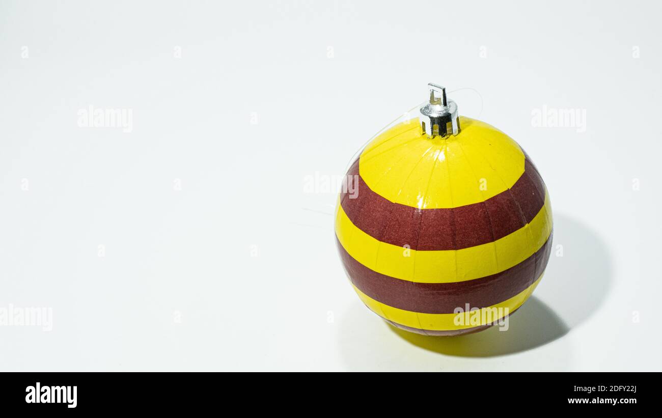 Maroon christmas ball hi-res stock photography and images - Alamy