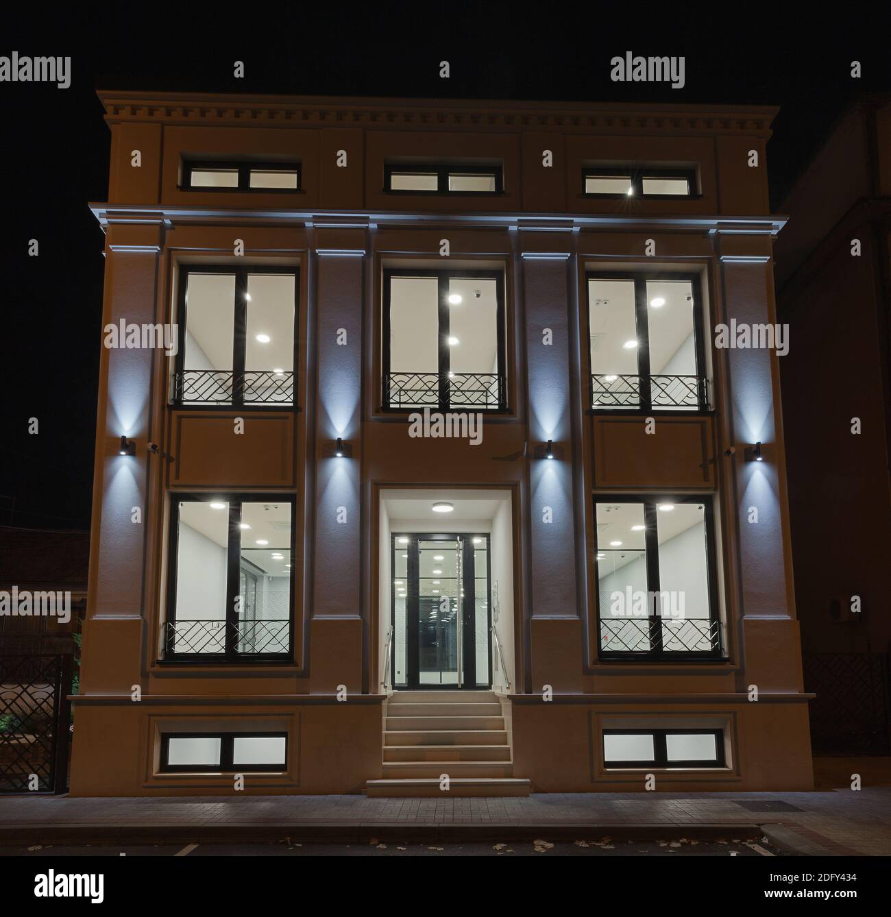 Office window night exterior hi-res stock photography and images - Alamy