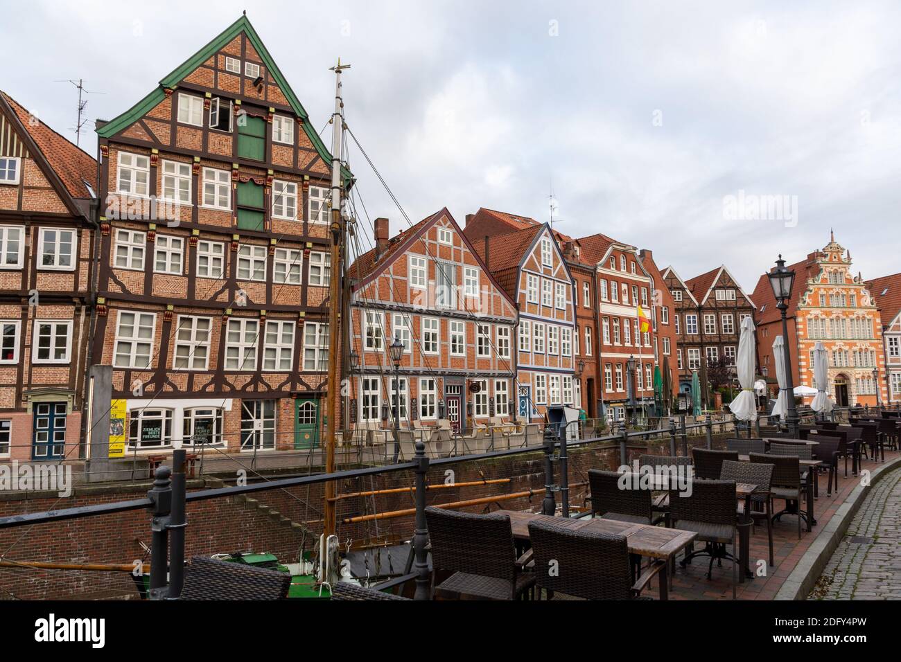 Stade crane hi-res stock photography and images - Alamy