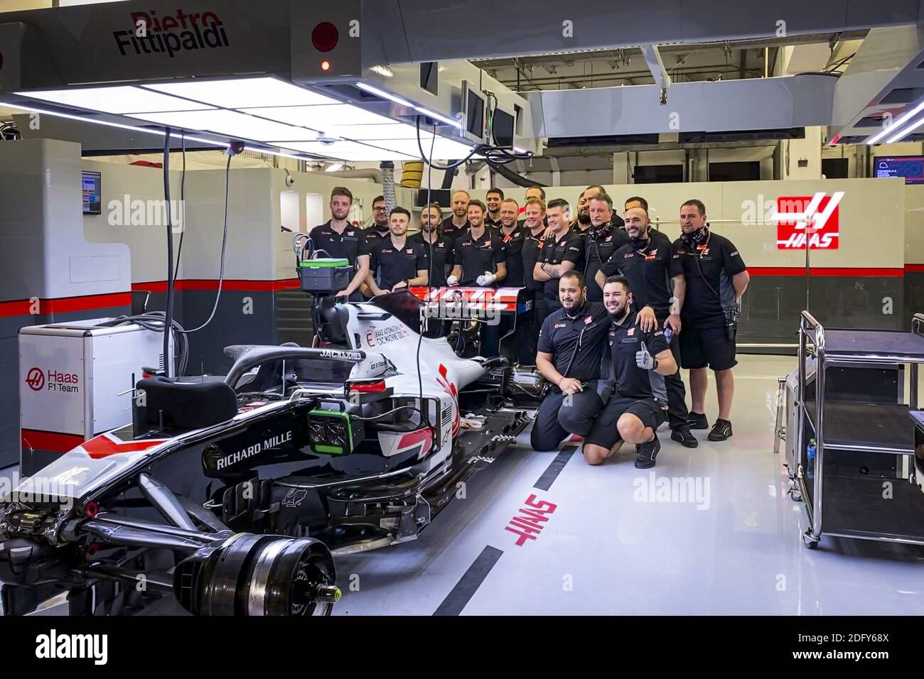 Ferrari f1 team mechanics hi-res stock photography and images - Alamy