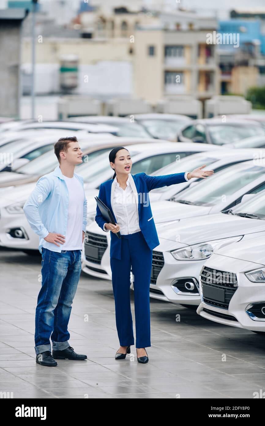 Helping client with car choosing Stock Photo - Alamy