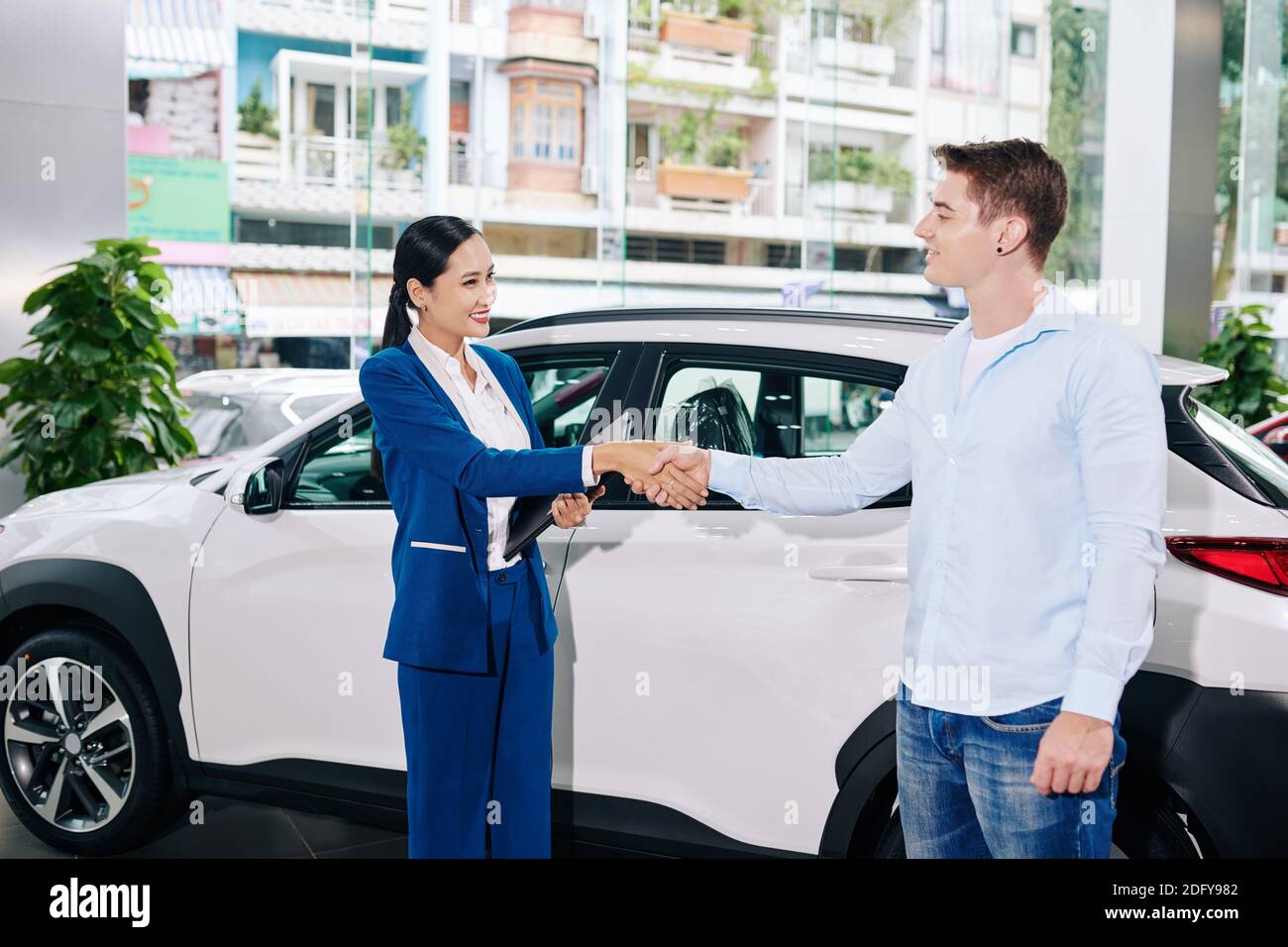 Buying new car Stock Photo - Alamy