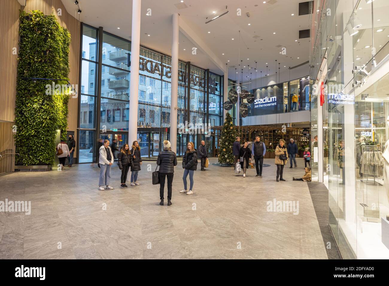 Shopping center europe hi-res stock photography and images - Alamy
