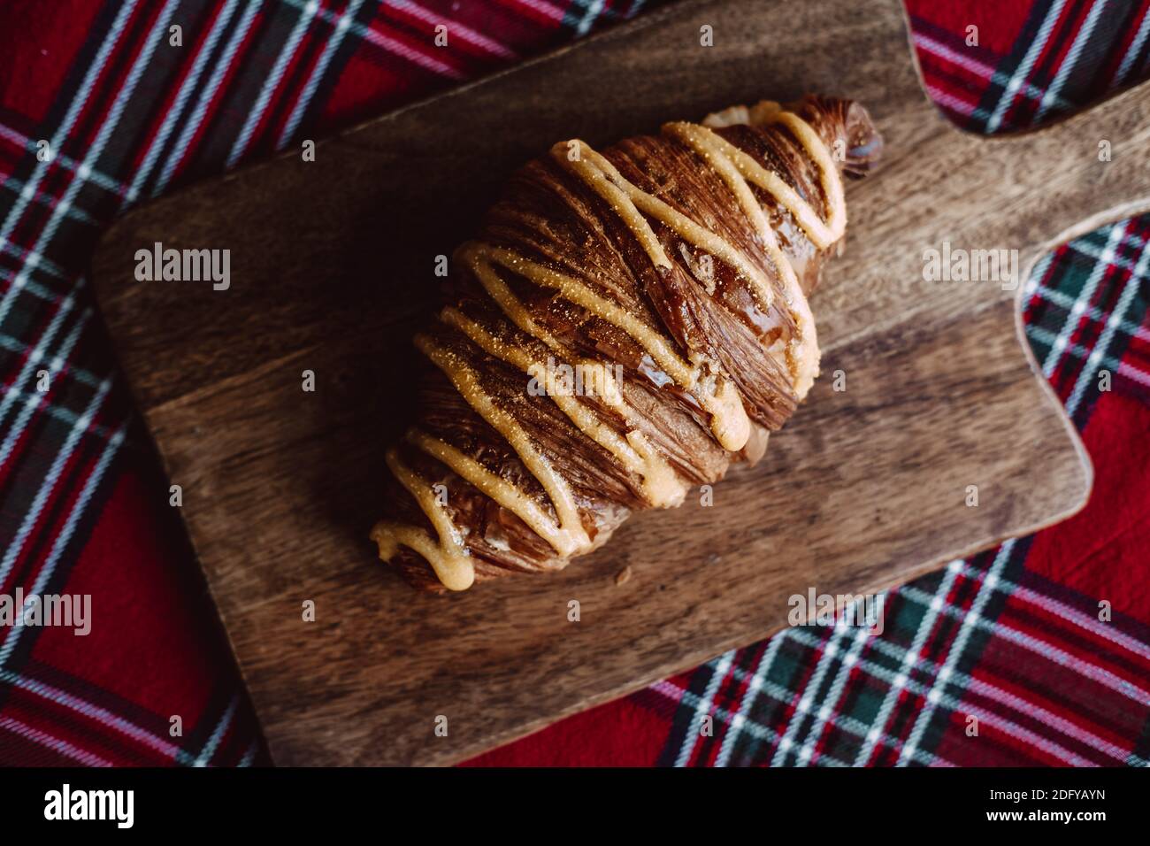 Lemon croissant hi-res stock photography and images - Alamy