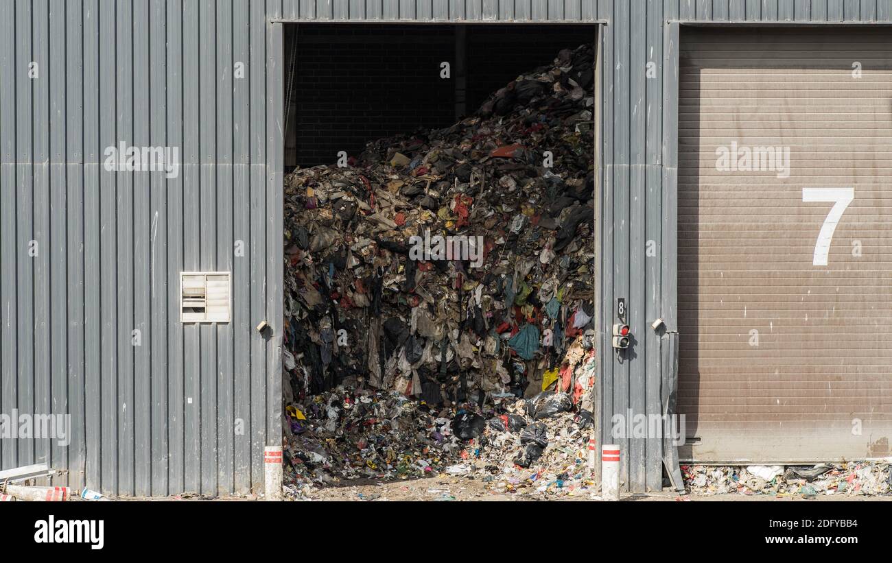 Industrial warehouse sorting hi-res stock photography and images - Alamy