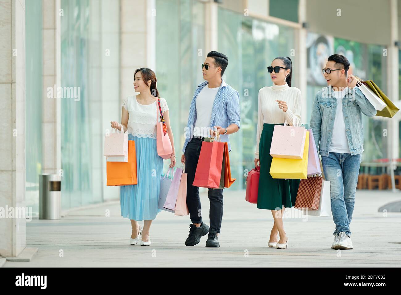 Young people shopping together Stock Photo - Alamy