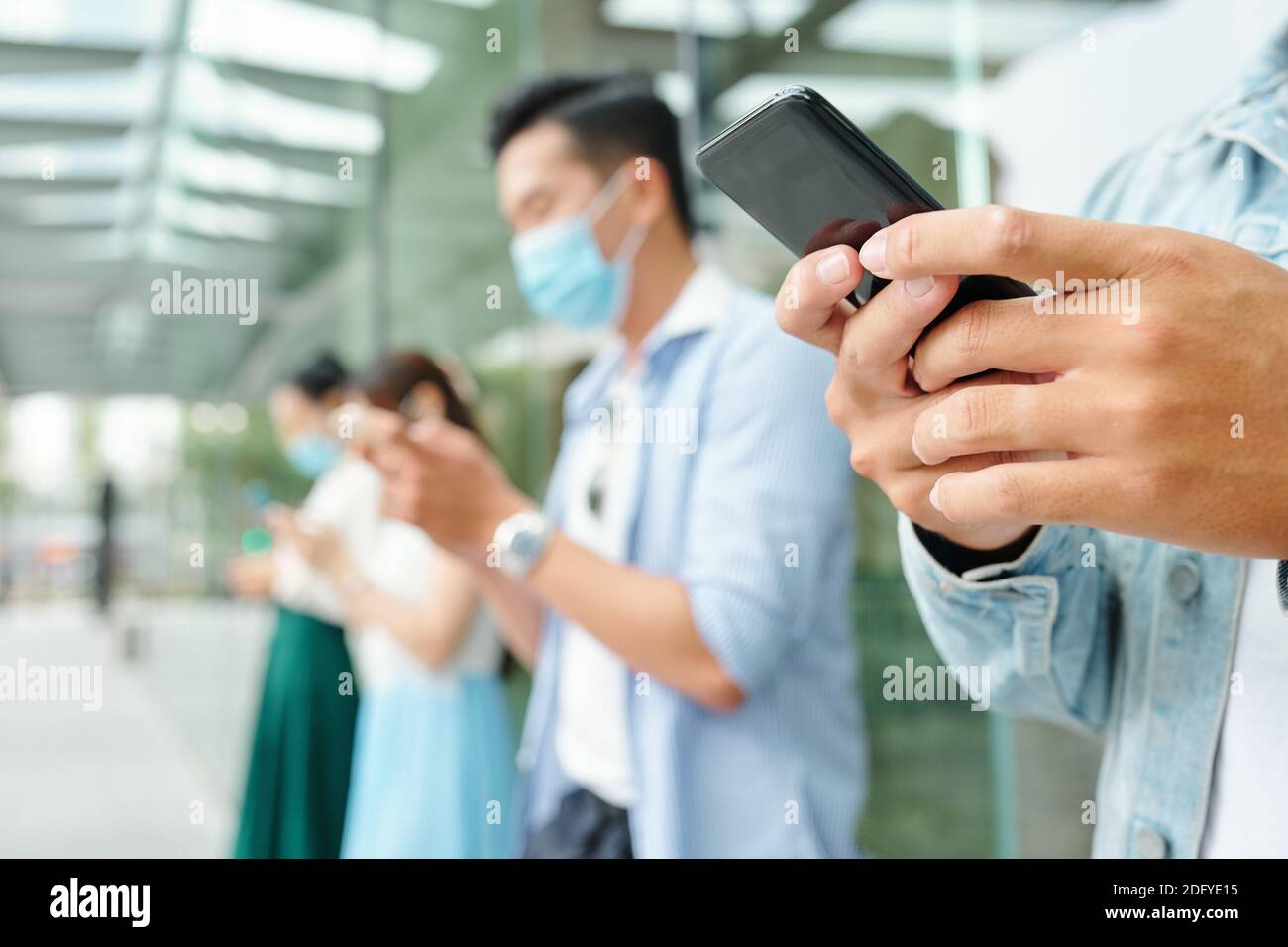 Texting young people Stock Photo - Alamy