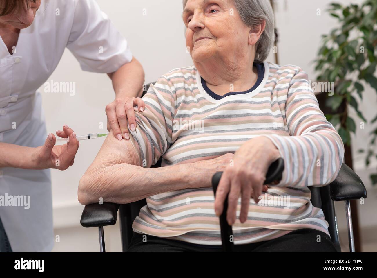 Nurse giving an injection to senior woman Stock Photo - Alamy