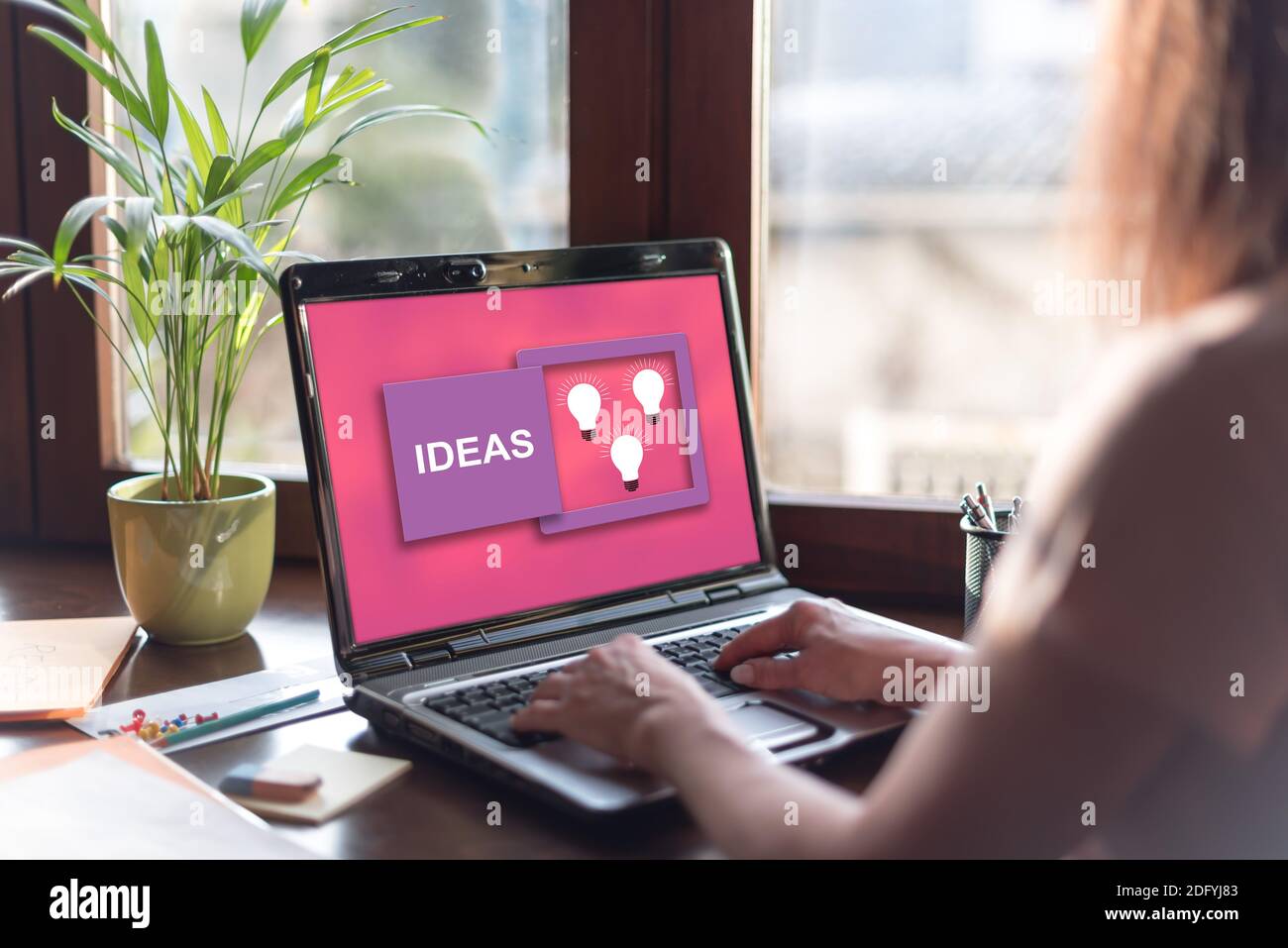 Laptop screen displaying an ideas concept Stock Photo - Alamy