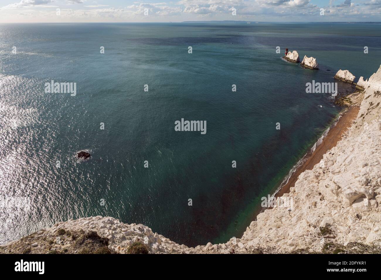 Needles chalk cliff cliffs coast hi-res stock photography and images ...
