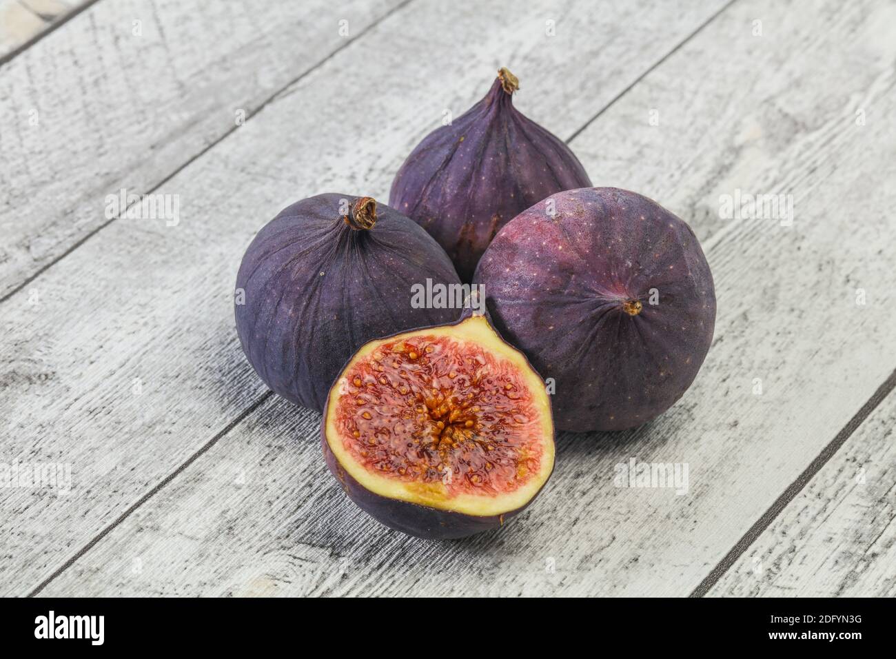 Ripe sweet fresh sliced fig fruit Stock Photo - Alamy