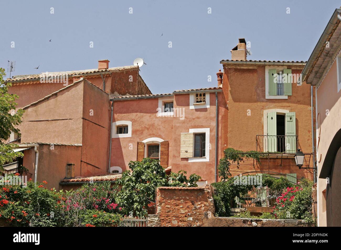 Roussillon, Houses in ochre tones Stock Photo - Alamy