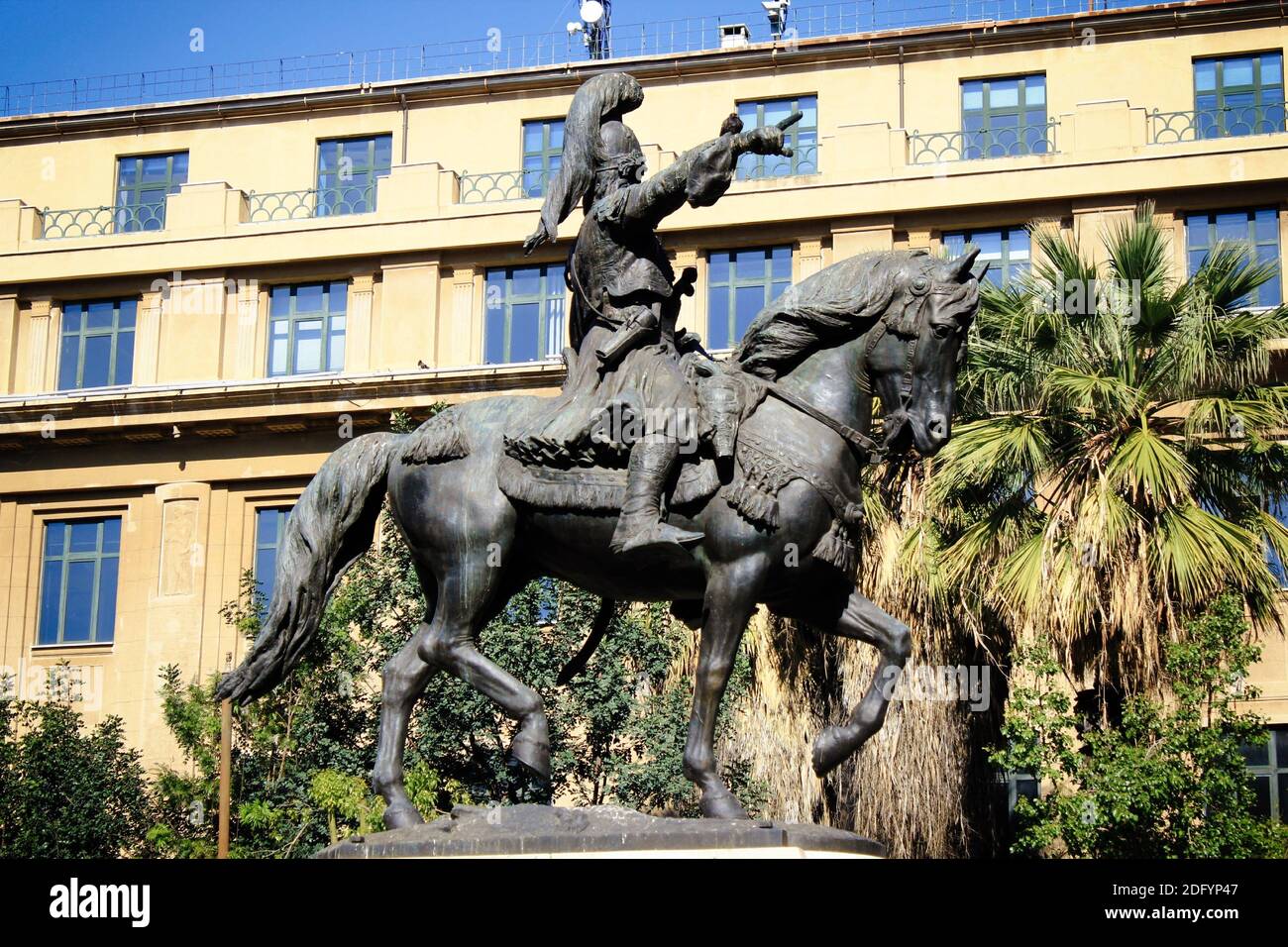 Bronze statue of theodoros kolokotronis hi-res stock photography and ...