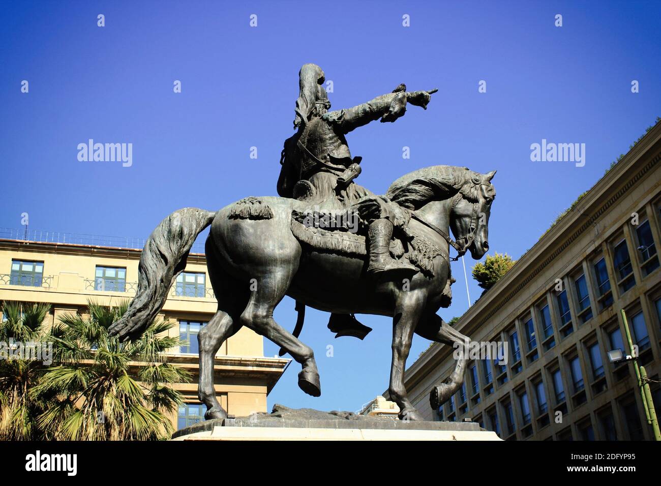 Bronze statue of theodoros kolokotronis hi-res stock photography and ...