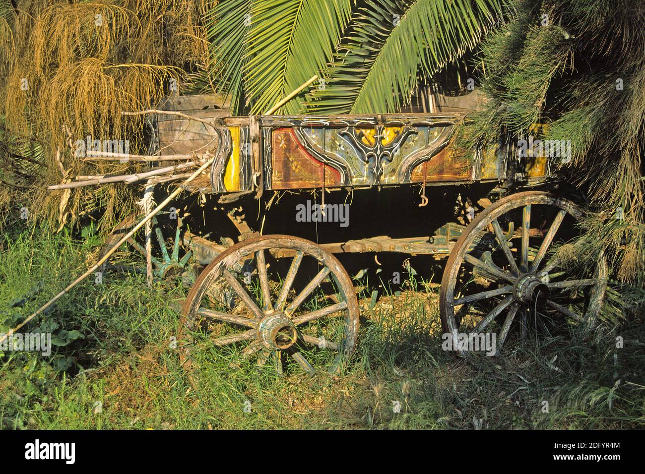Old carriage hi-res stock photography and images - Alamy