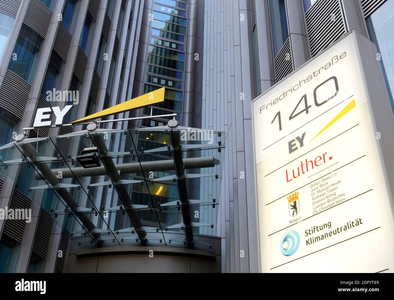 Ey consulting hi-res stock photography and images - Alamy