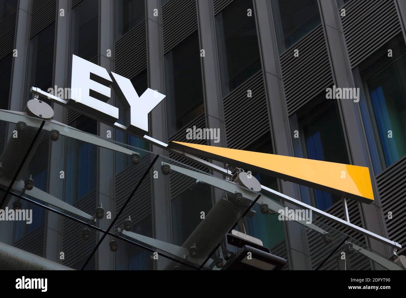 Professional services networks hi-res stock photography and images - Alamy