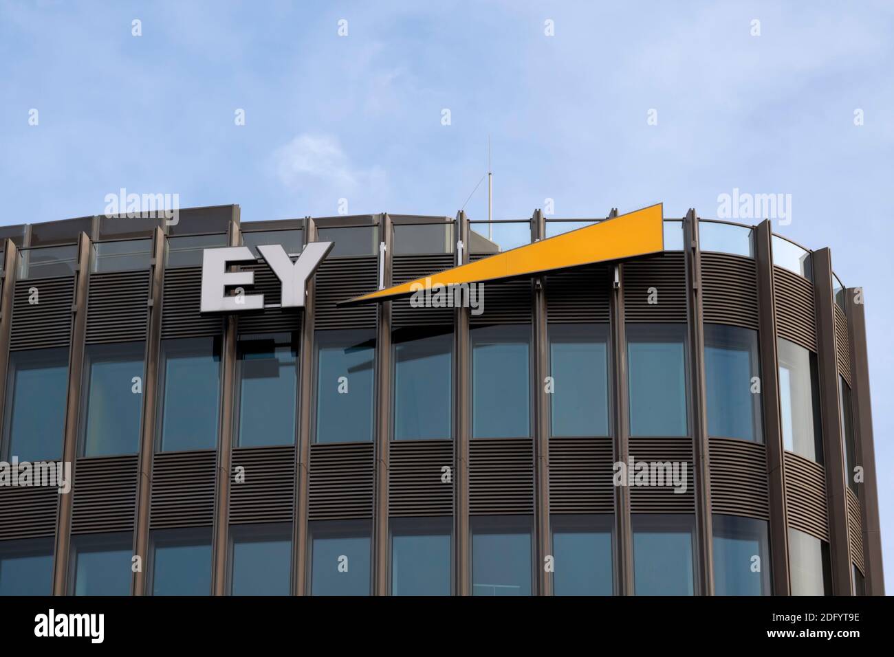 Ey logos hi-res stock photography and images - Alamy