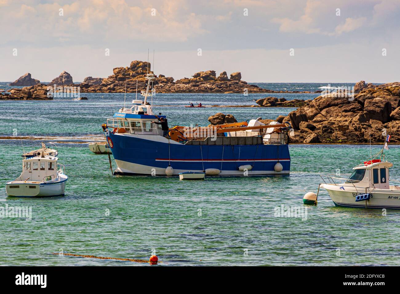 Water coming out of rocks hi-res stock photography and images - Alamy