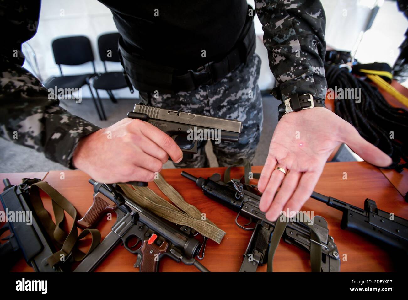 Red laser beam swat hi-res stock photography and images - Alamy