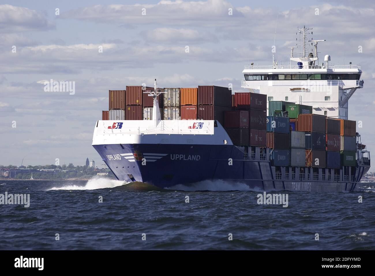 Feeder container vessel hi-res stock photography and images - Alamy
