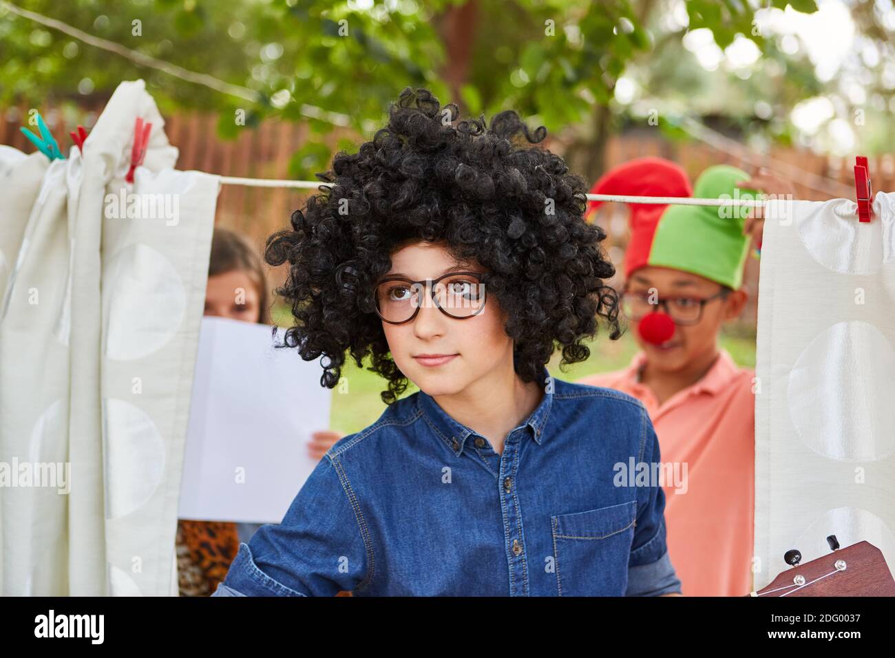 Child singer hi-res stock photography and images - Alamy