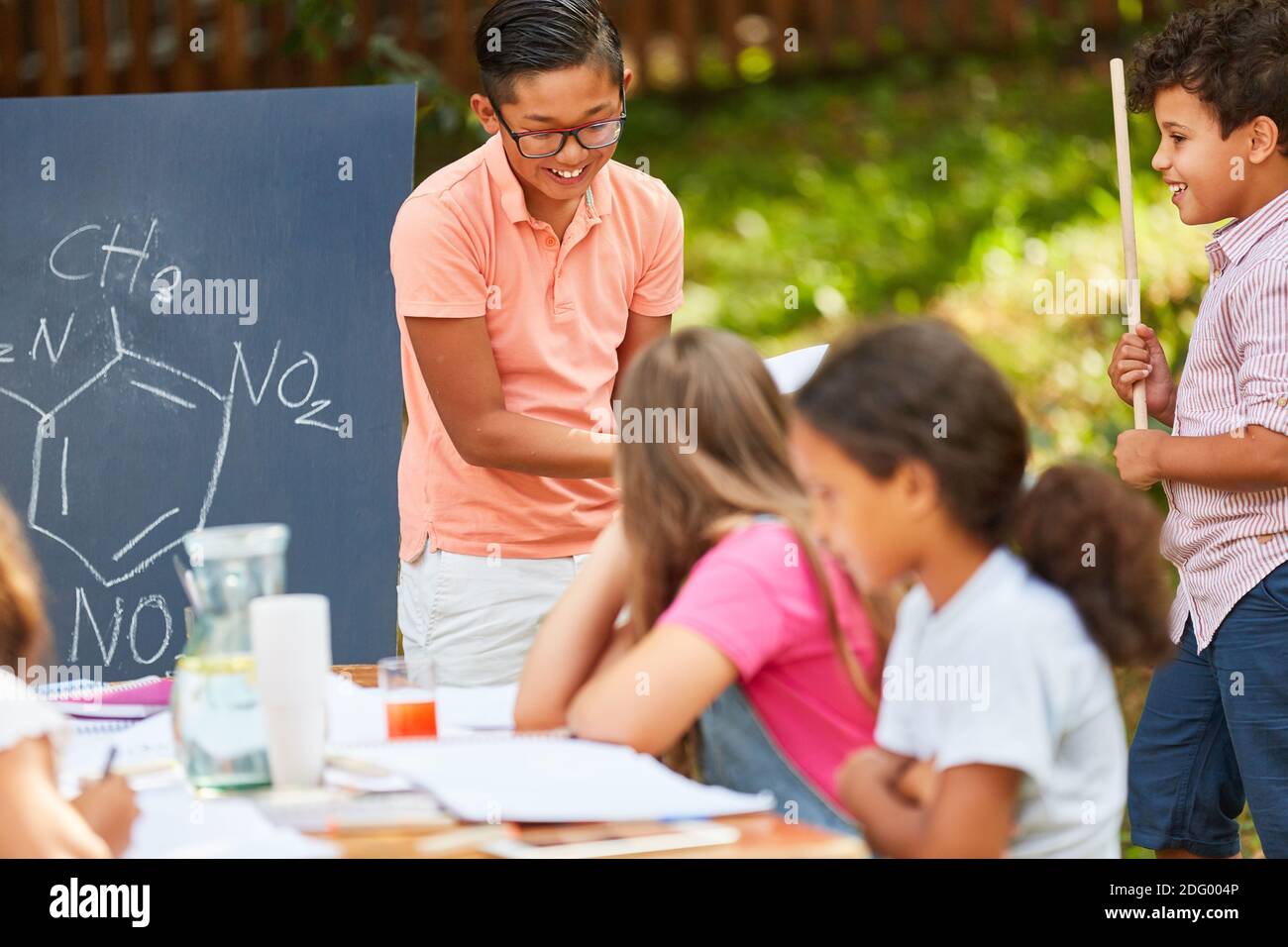 Children have fun learning chemistry tutoring lessons in summer summer ...