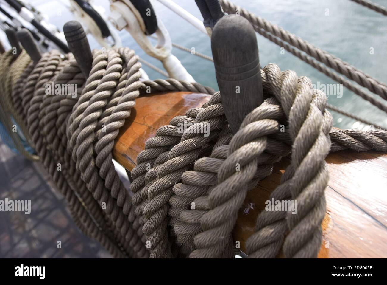 Traditional cordage on a sailboat Stock Photo - Alamy
